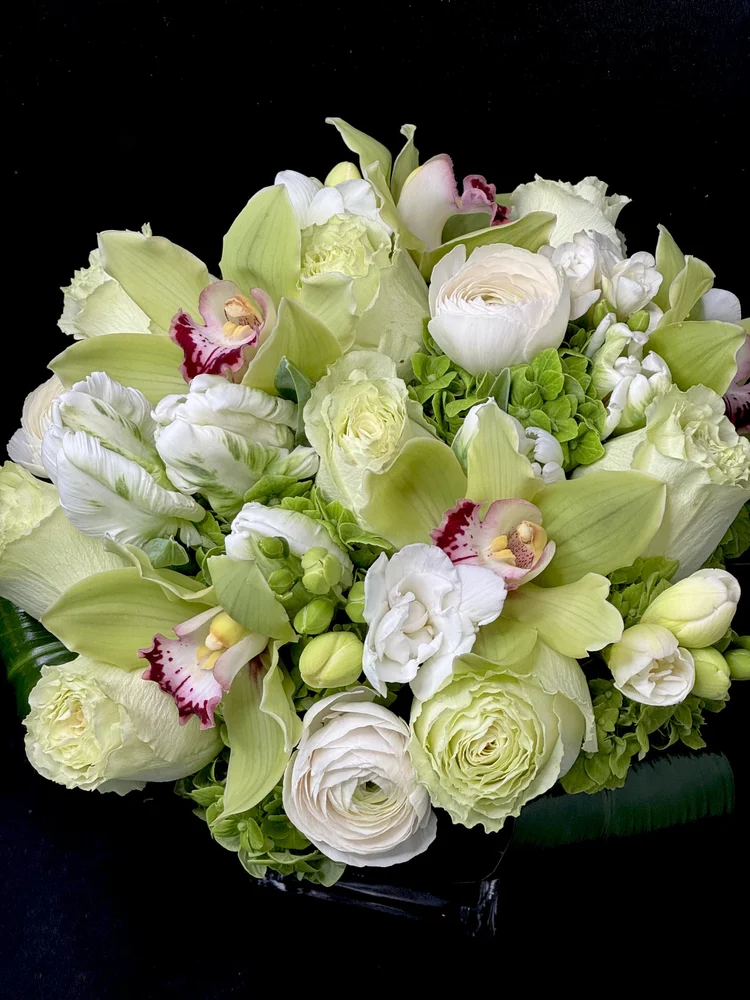 Seasonal Flower Guide: Best Time to Buy Blooms in the U.S. — AT