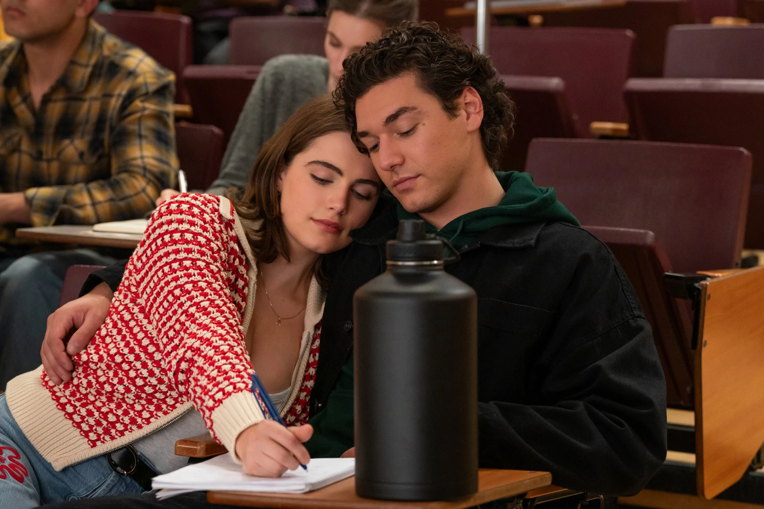 Tv Review Off Campus Season 1 The Geeky Waffle