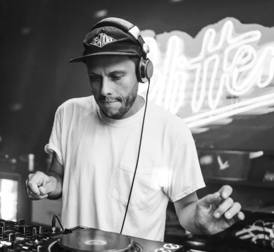 Eli Escobar — Prisma Artists