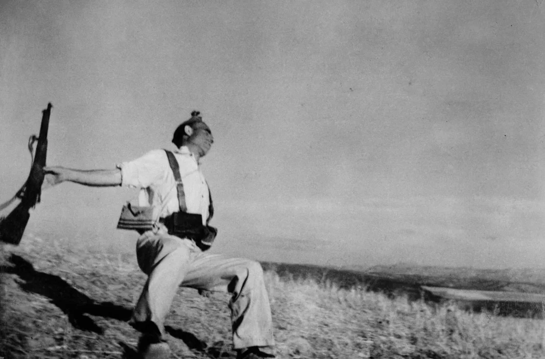 The Falling Soldier by Robert Capa (1936) Story behind perhaps the most ...