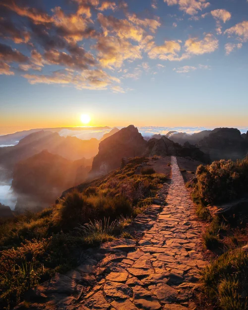 The complete guide to Madeira Island - Tourist map of Madeira with over ...