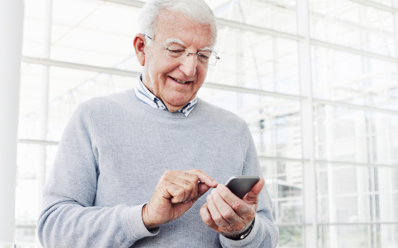 How to Use the Internet Safely: Cybersecurity Tips for Seniors ...