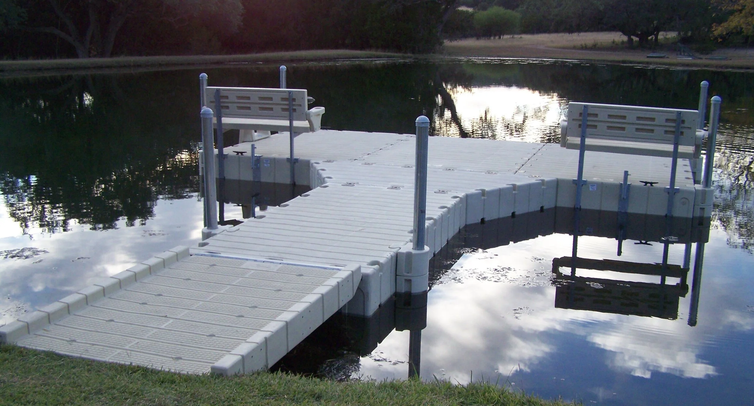 Waters Edge Docks & Services — Waters Edge Land & Marine WEDocks