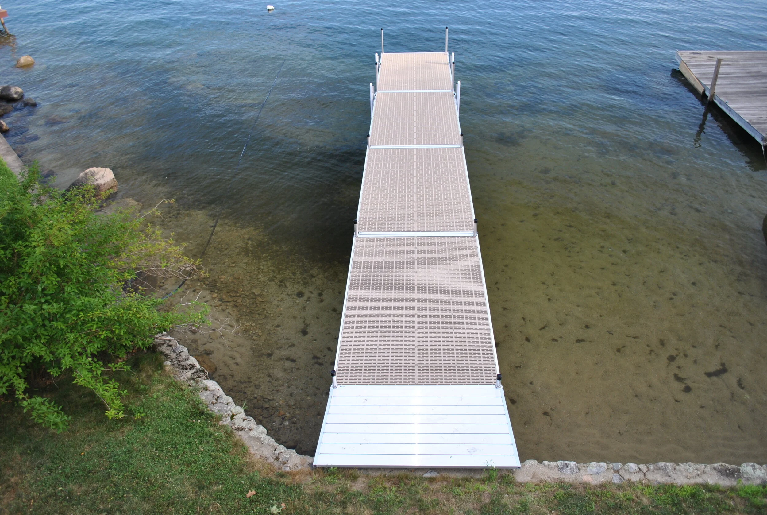 Waters Edge Docks & Services — Waters Edge Land & Marine WEDocks