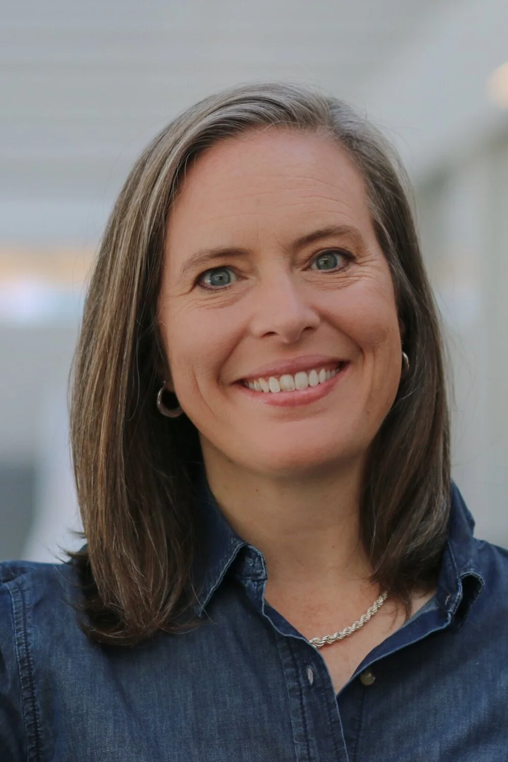 Bio — Lynda Montgomery