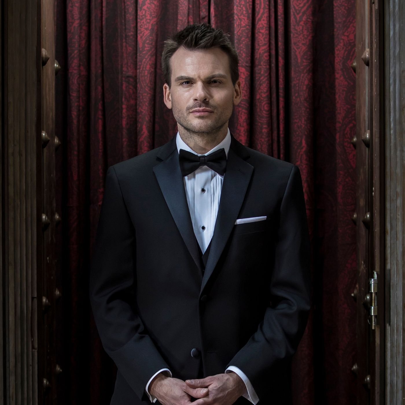 Card Magician Jason Ladanye — Profoundly Pointless