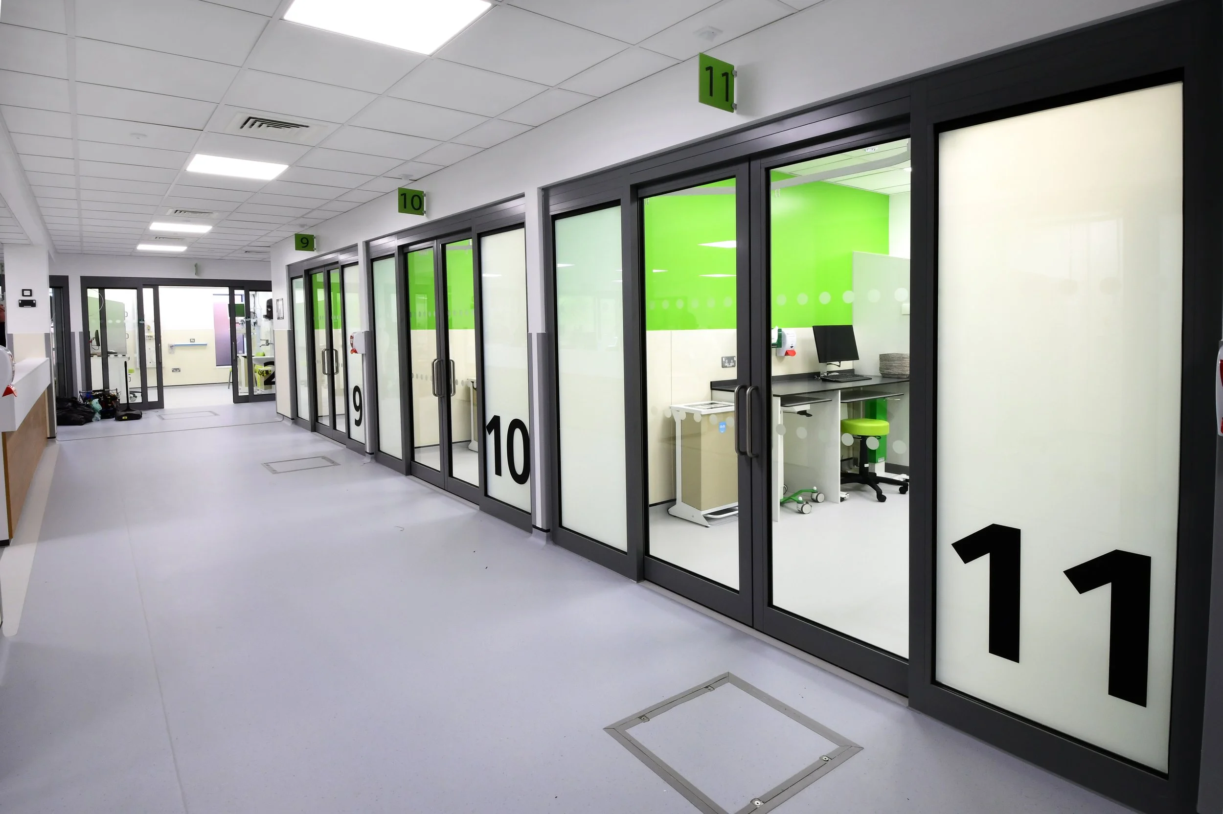 Products- Portable Retractable Hospital Screens — KwickScreen