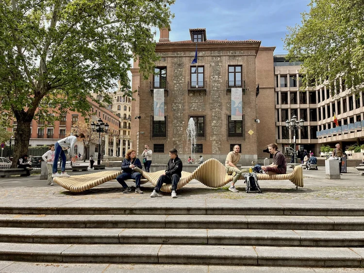 ape studio — moveart