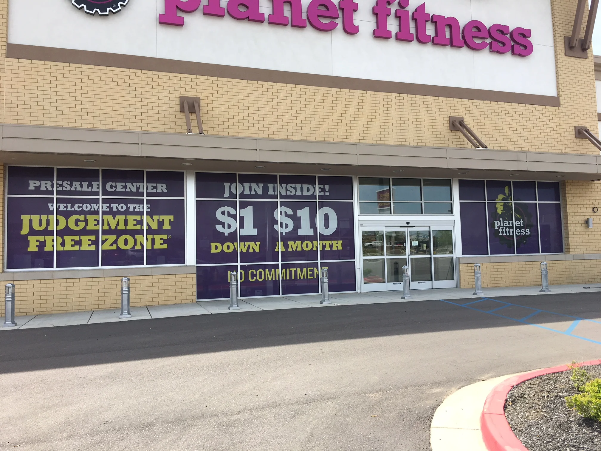 Custom Window Graphics Memphis | LSI Graphics