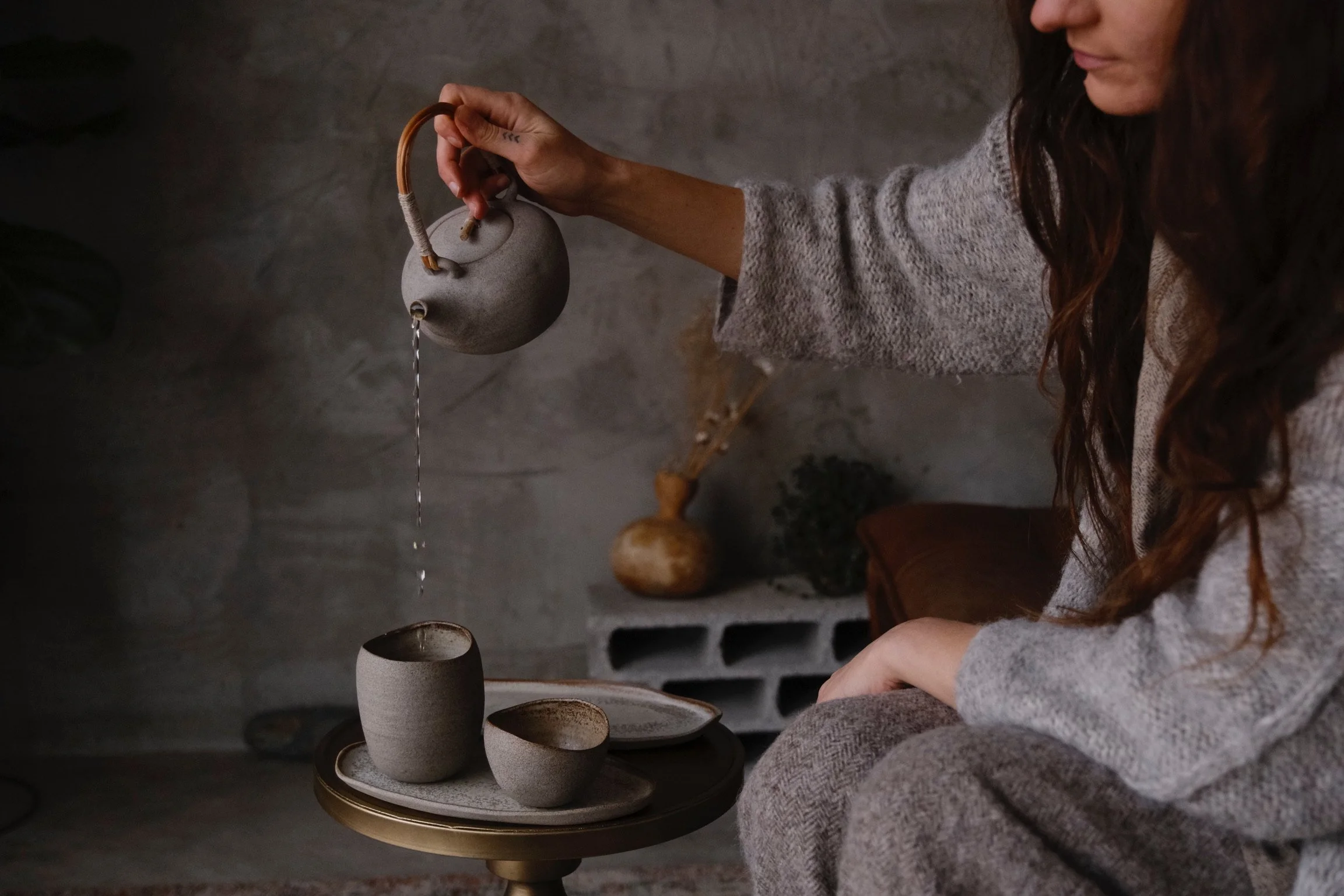 Teapot with juniper wood handle — Laima Ceramics