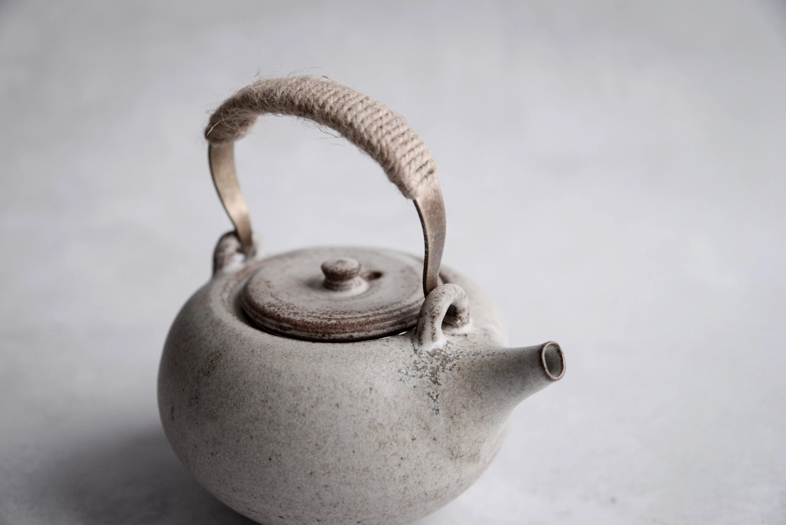 Teapot with juniper wood handle — Laima Ceramics