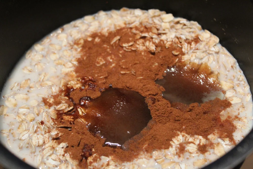 Maple Cinnamon Oatmeal — COOKING WITH THE PAN