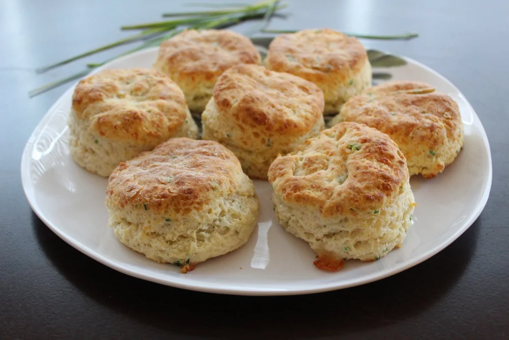 Cheddar and Chive Biscuits — COOKING WITH THE PAN
