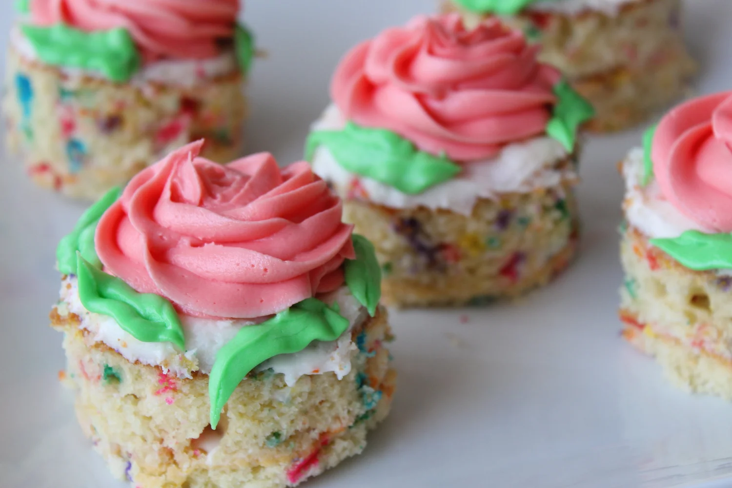 Mini Lemon Buttercream Floral Confetti Cakes — COOKING WITH THE PAN