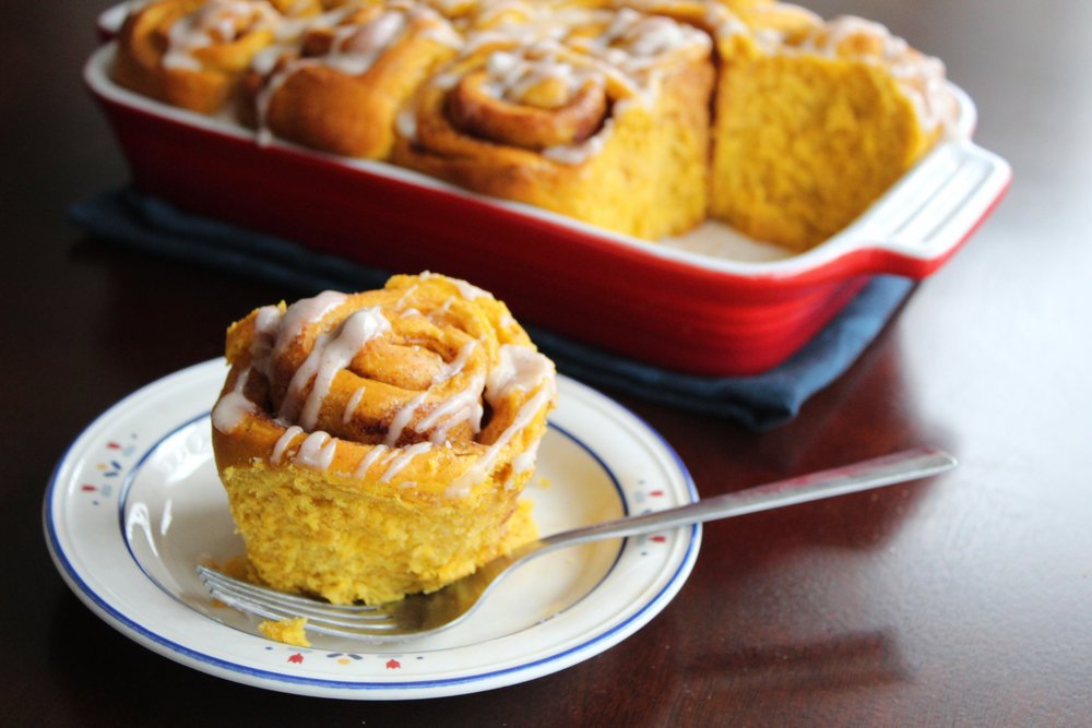 Pumpkin Spice Rolls with Pumpkin Spice Glaze — COOKING WITH THE PAN