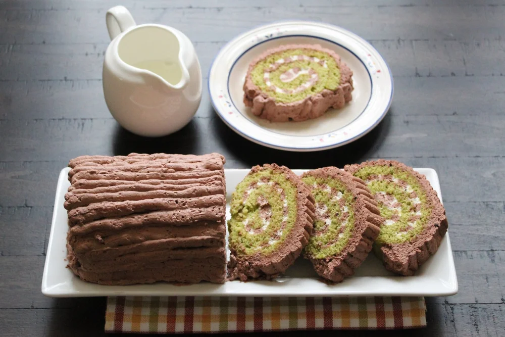 Starting the New Year with Matcha Chocolate Sponge Log Cake — COOKING ...