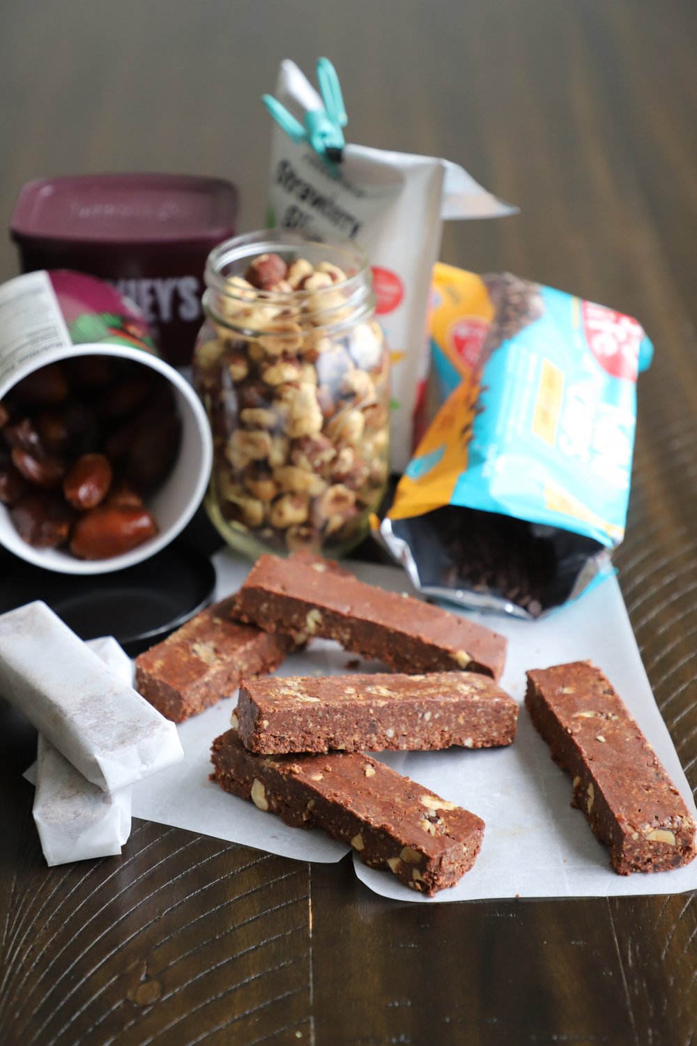 More Summer Picnics and Strawberry, Chocolate, and Hazelnut Date Bars ...