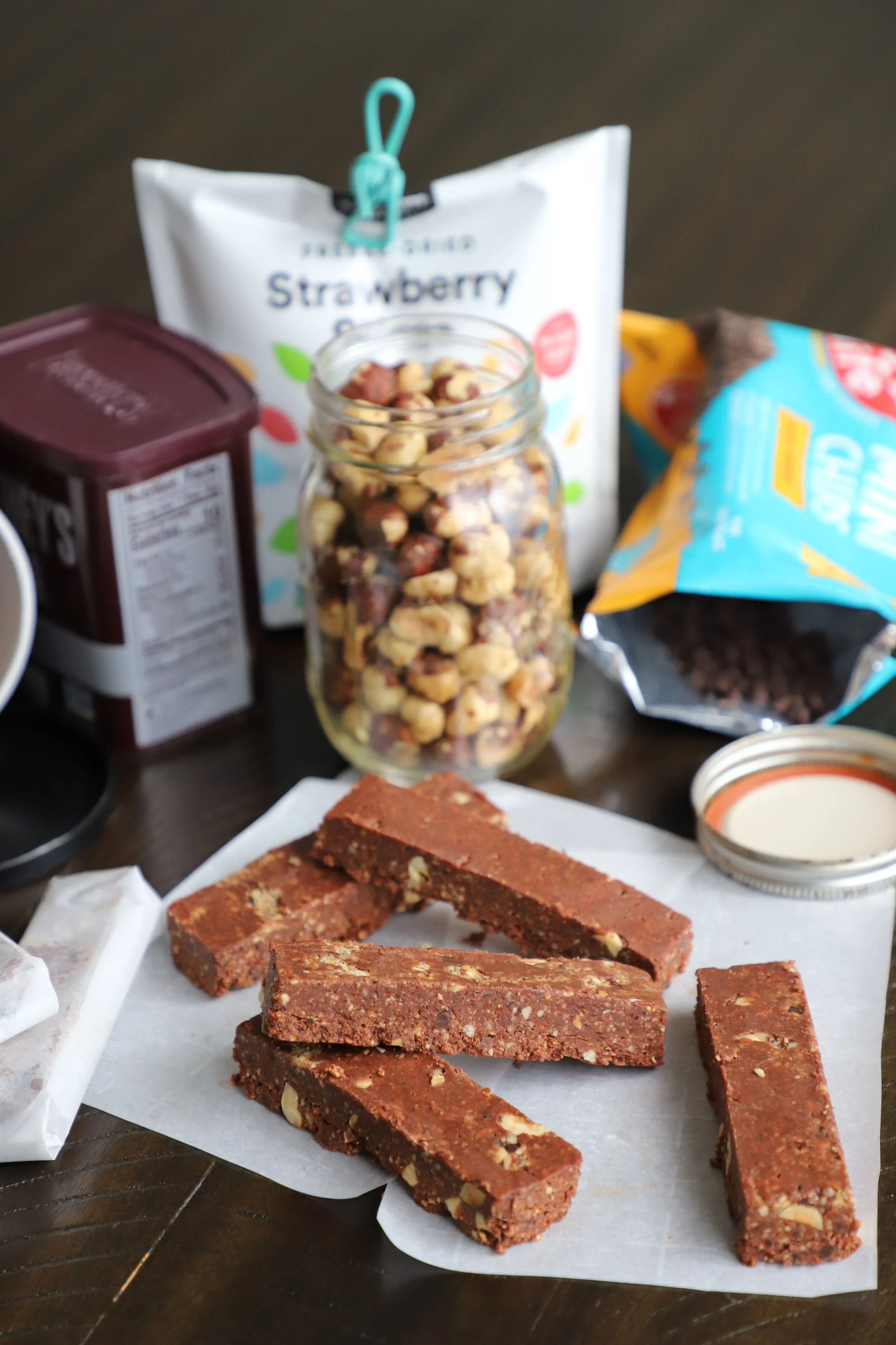 More Summer Picnics and Strawberry, Chocolate, and Hazelnut Date Bars ...