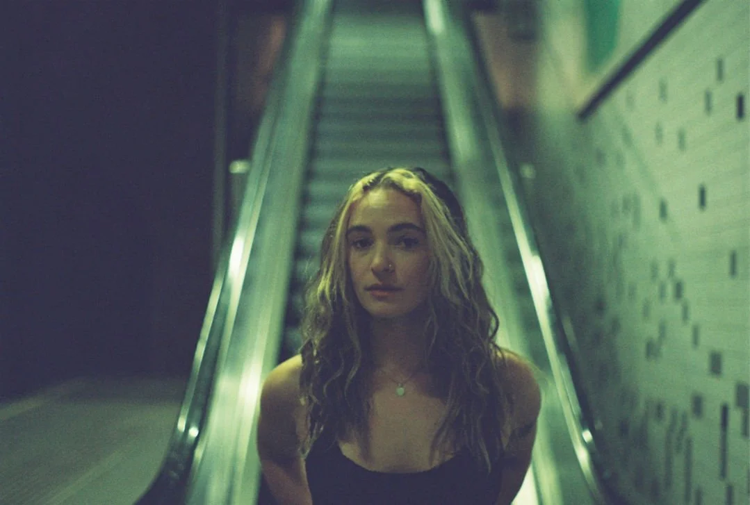 Surinamese / Dutch folk-pop singer-songwriter néomí releases her tender ...