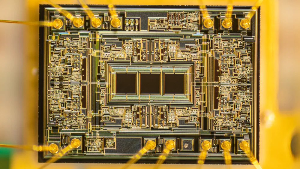 How to recover a silicon die from a salvaged microprocessor — Allan ...