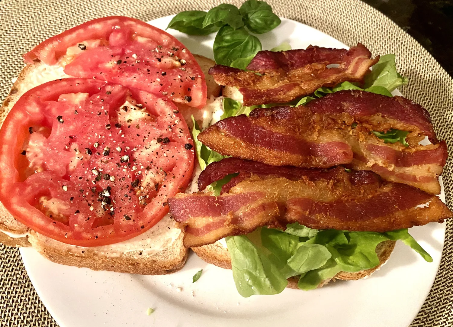 NIMAN RANCH BACON SAMMIE — AHomeChef