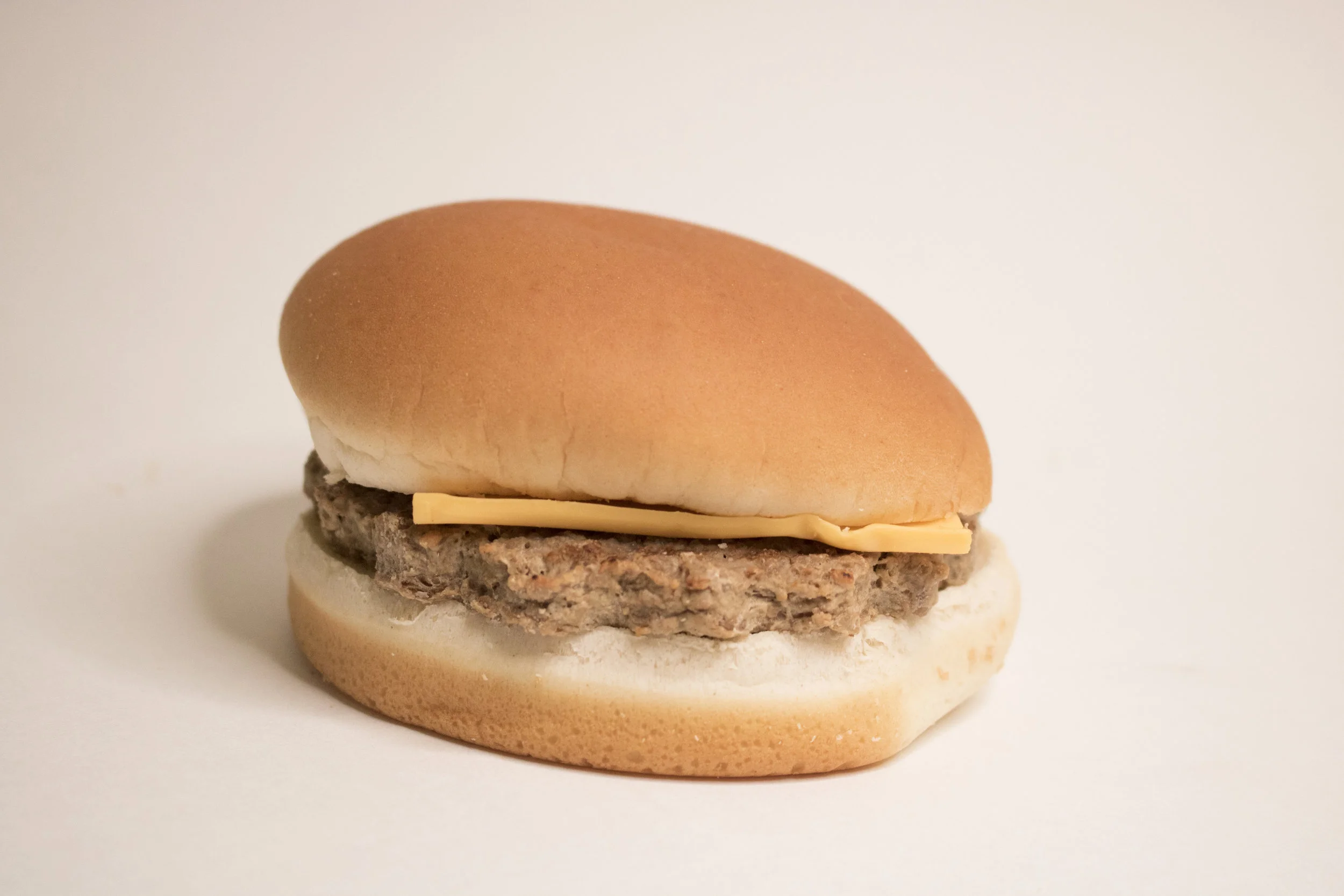 Cheeseburger (roundbun) — Dakota Tom's Sandwiches