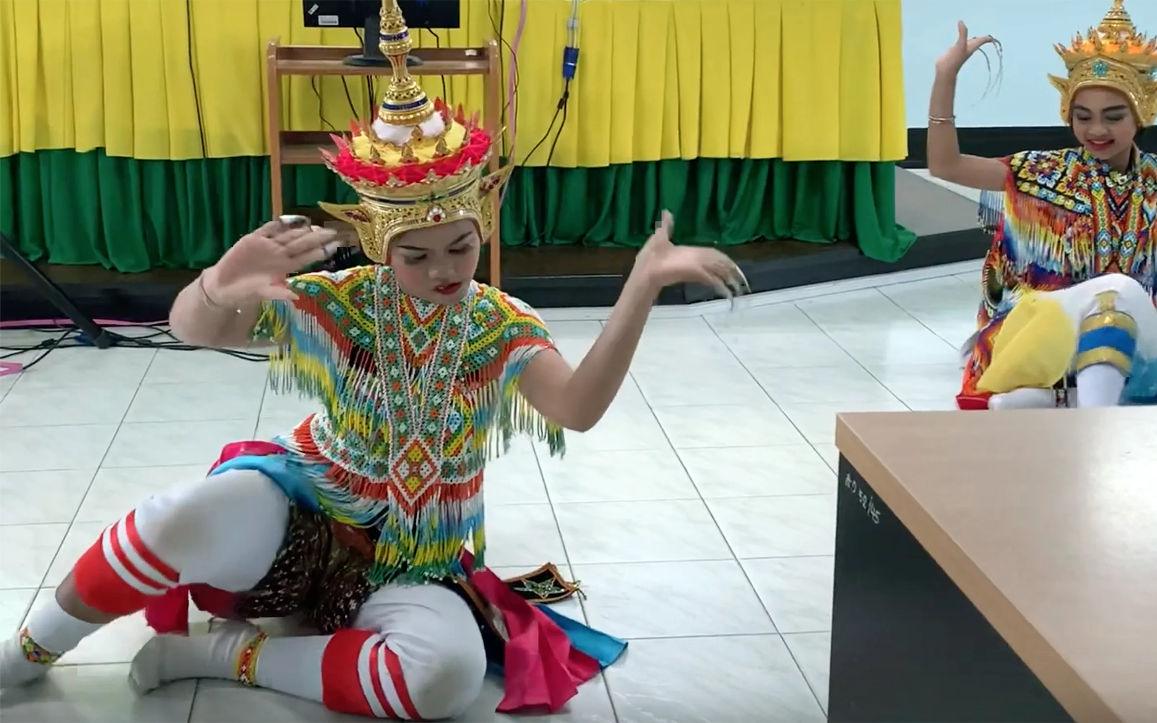 Dance Style - Mm — Universal Tongue