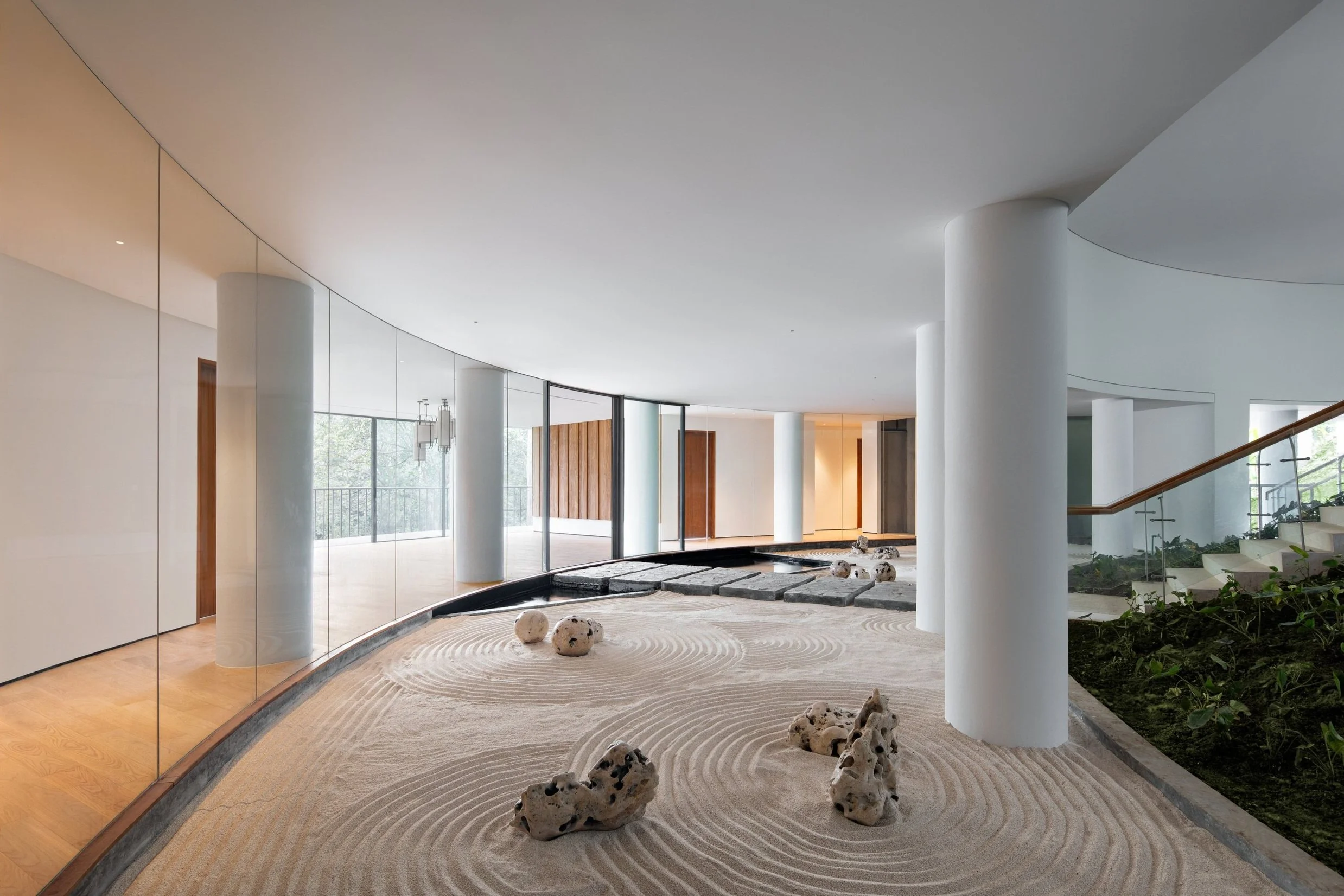 Plateau International — Bumi Kinar