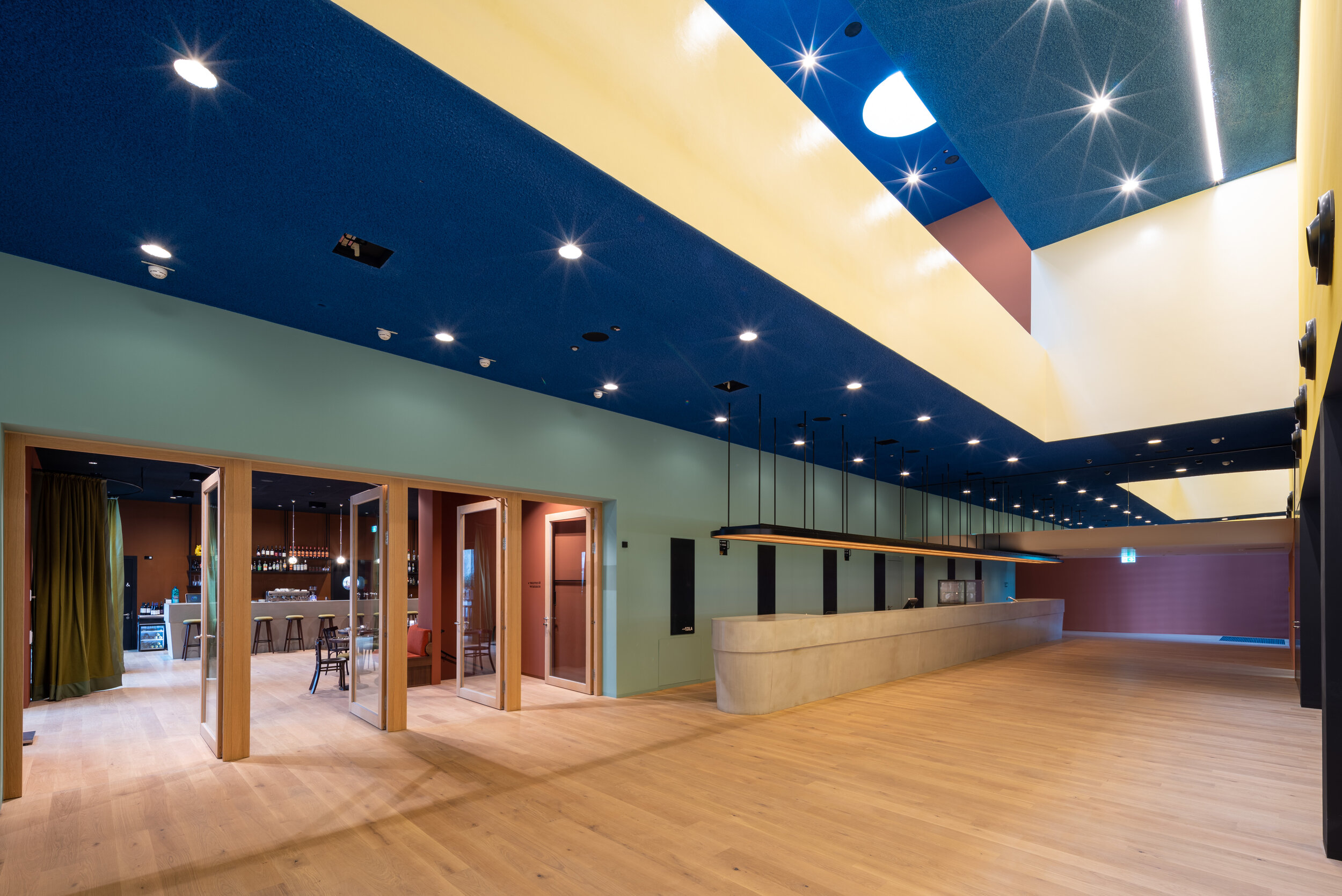 SCHMOCK Bar & Restaurant