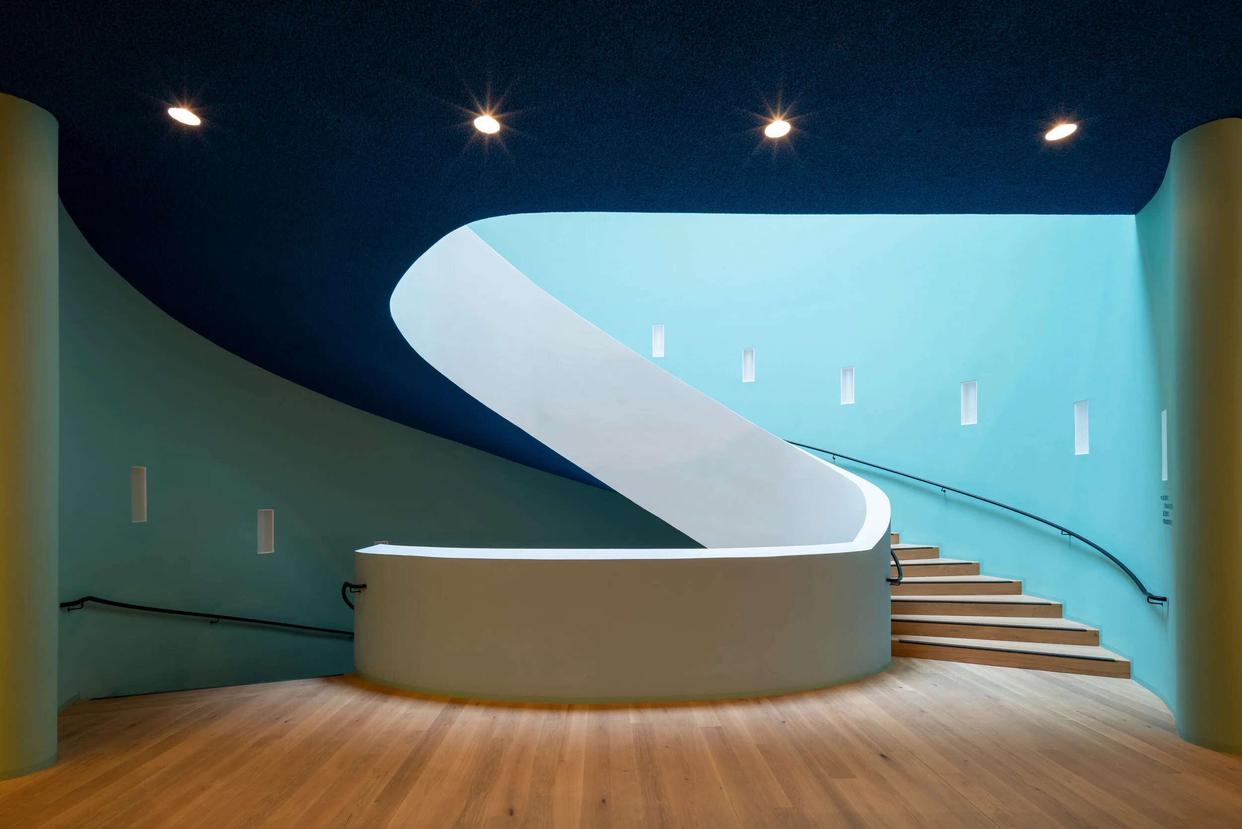 SCHMOCK Bar & Restaurant