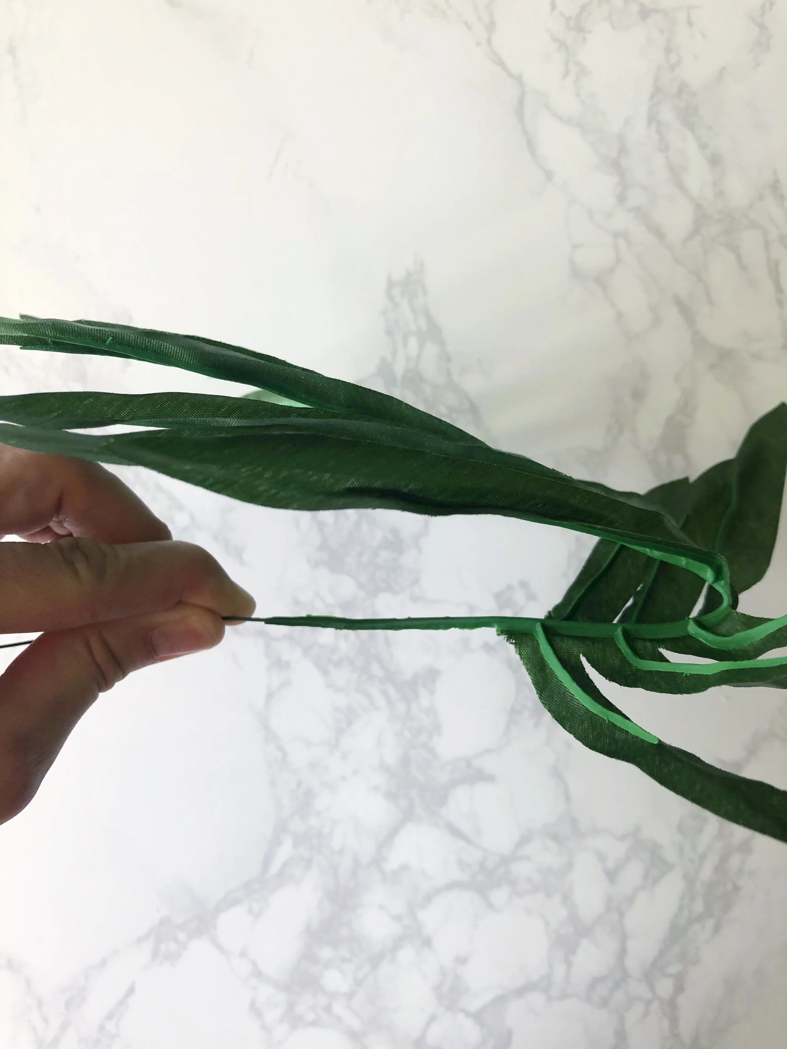 DIY Aloha Wreath — Pixels & Pop