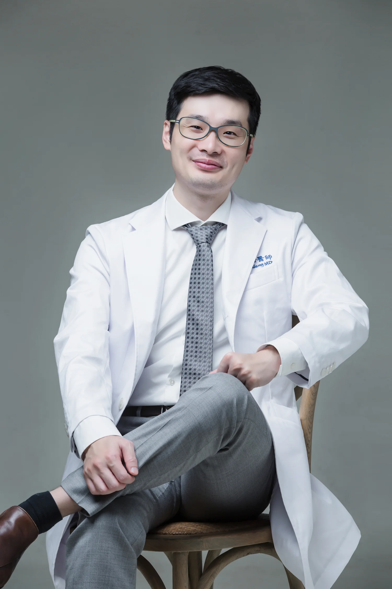 Dr. Cheng-Wei Wang — 王呈瑋醫師｜生殖醫學科、婦產科