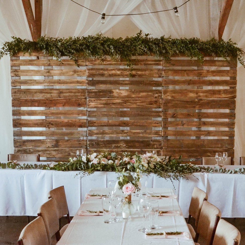 Rustic pallet wedding backdrop 60 photos - Astyledwedding.com