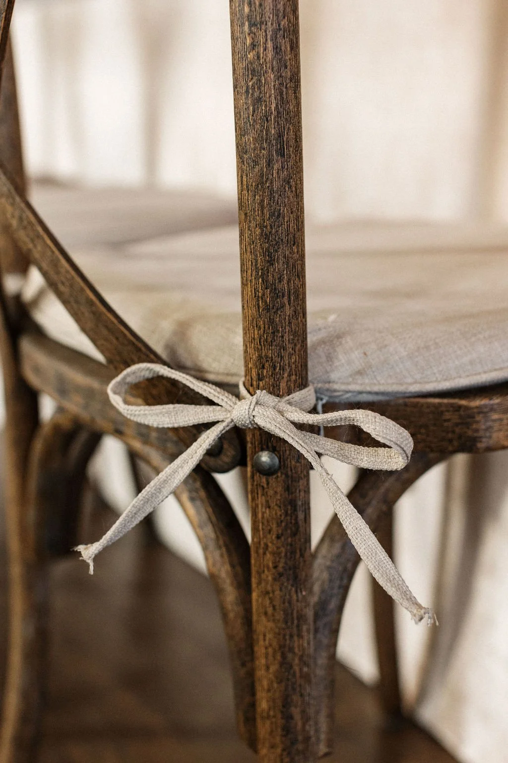 KINGS DINING TABLE — St. James 1868