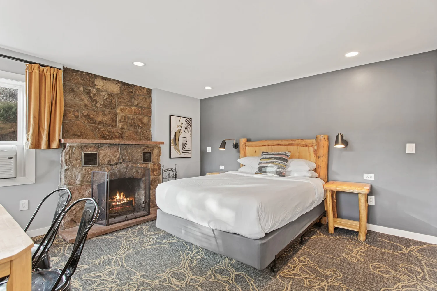Accomodations — Discovery Lodge