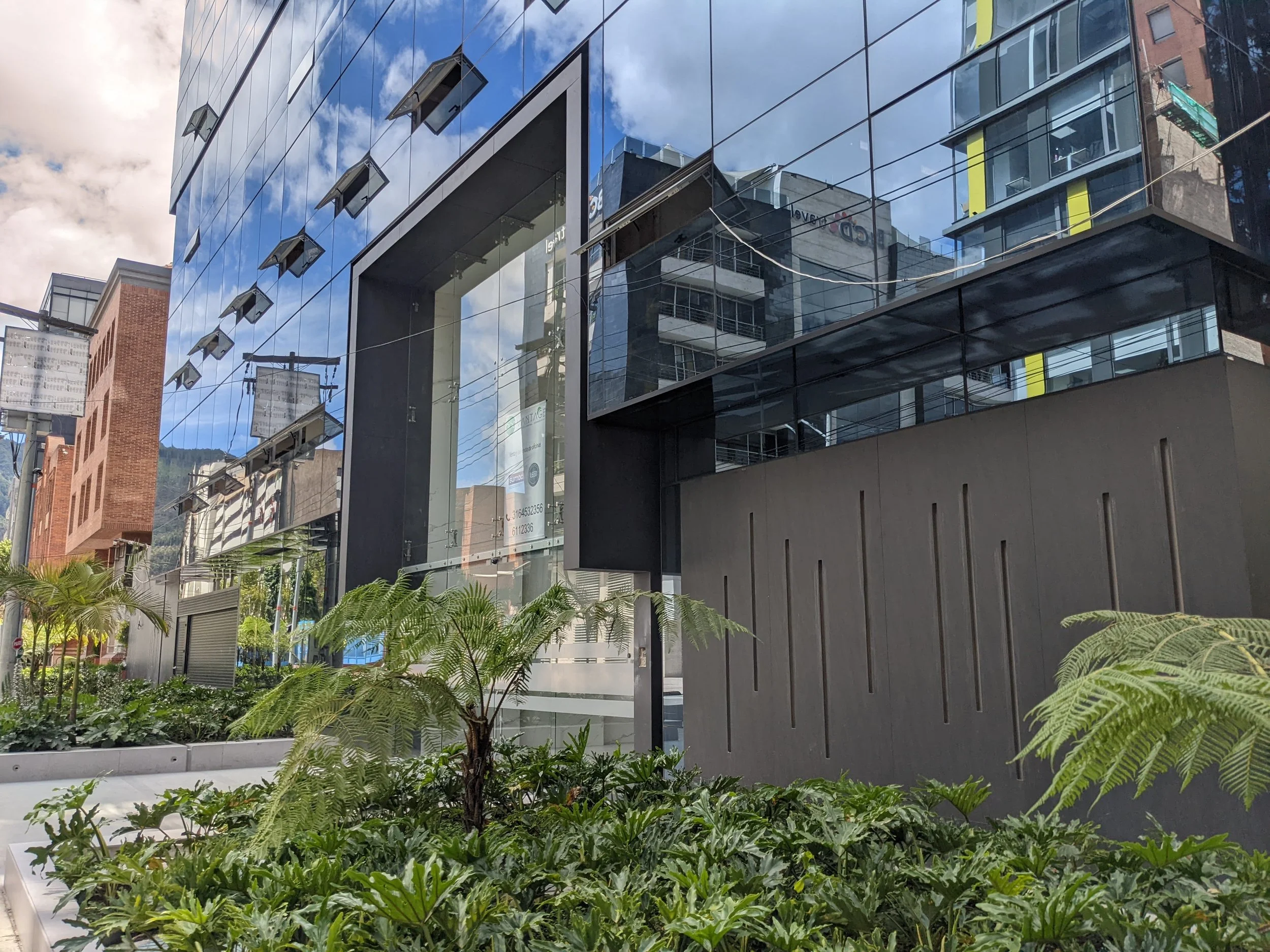 Amplias oficinas y viviendas en las mejores ubicaciones.