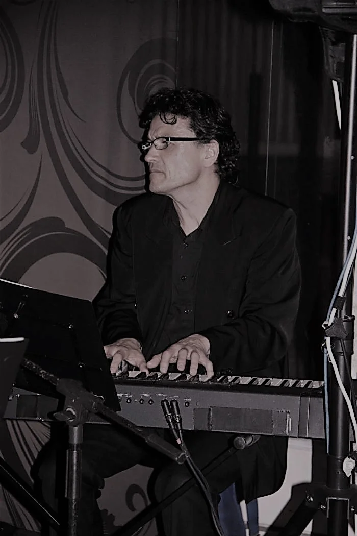 About — Sundays the Band