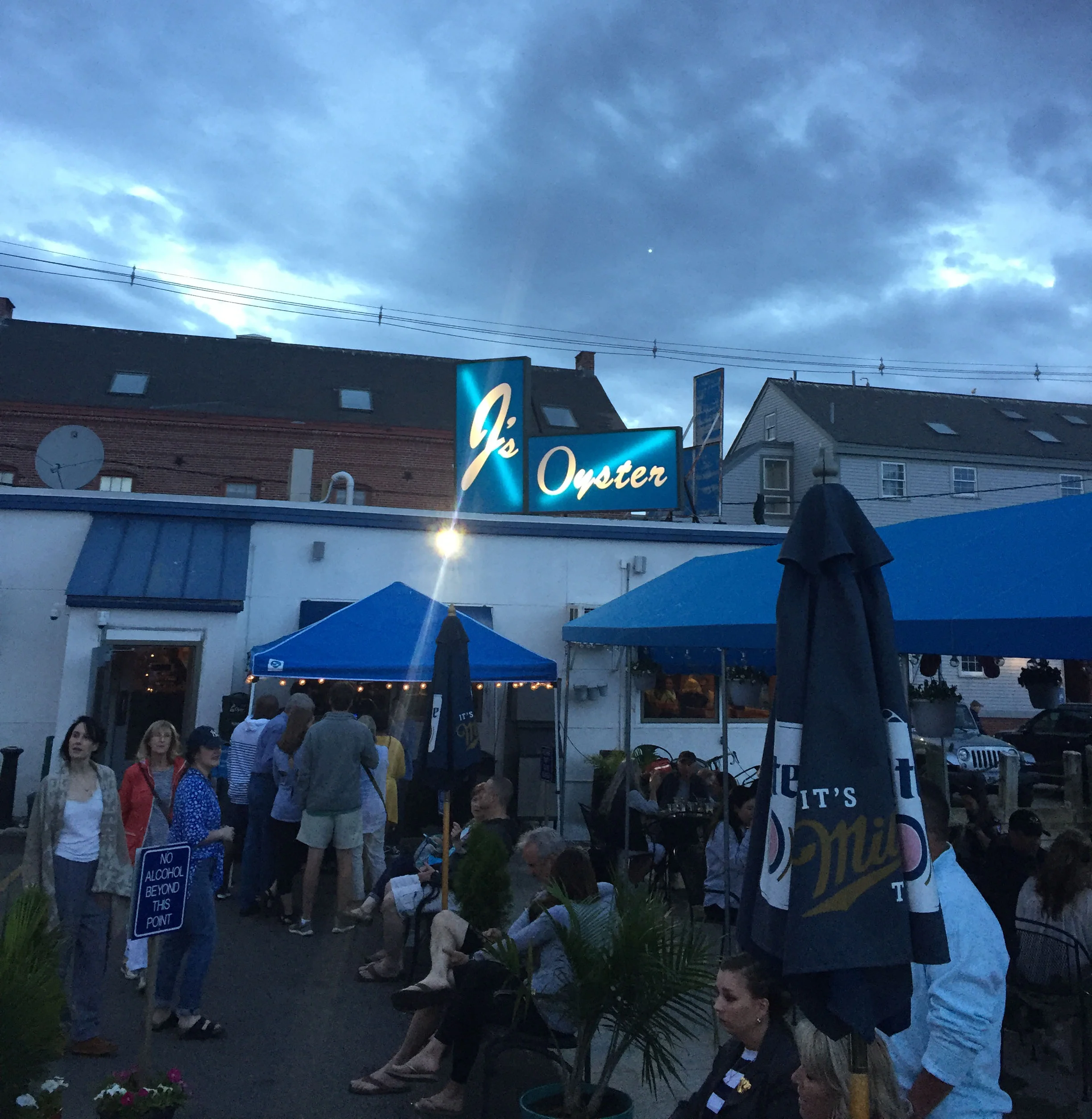 Portland's Best Dive Bars — Laurel & Iron