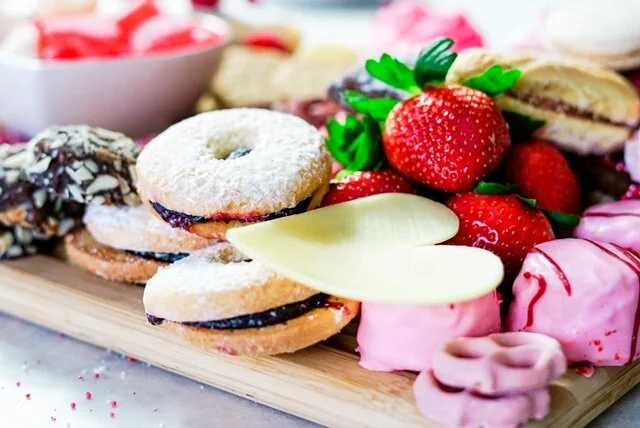 How to Make an Affordable Grazing Platter of Sweets & Charcuterie (Full ...