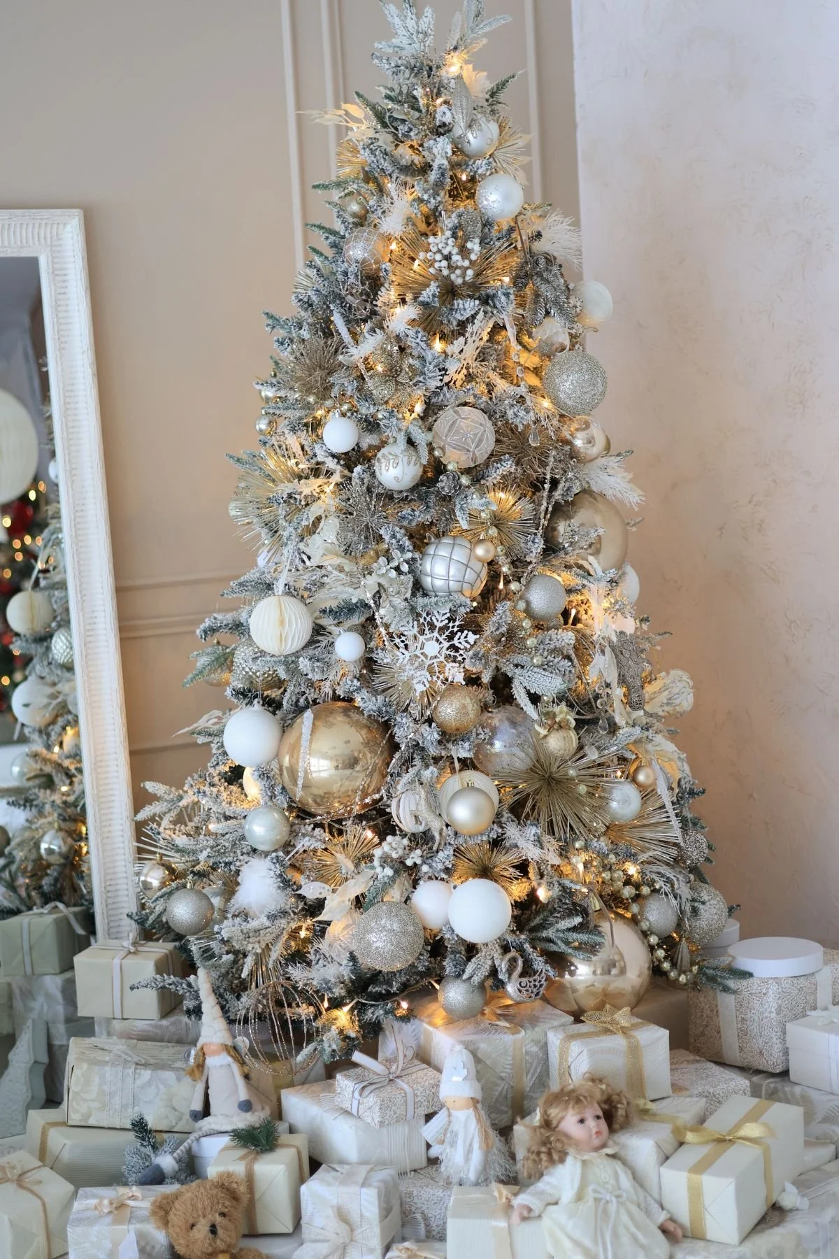 5 Simple Steps to Decorating a Glam Christmas Tree — Our West Nest