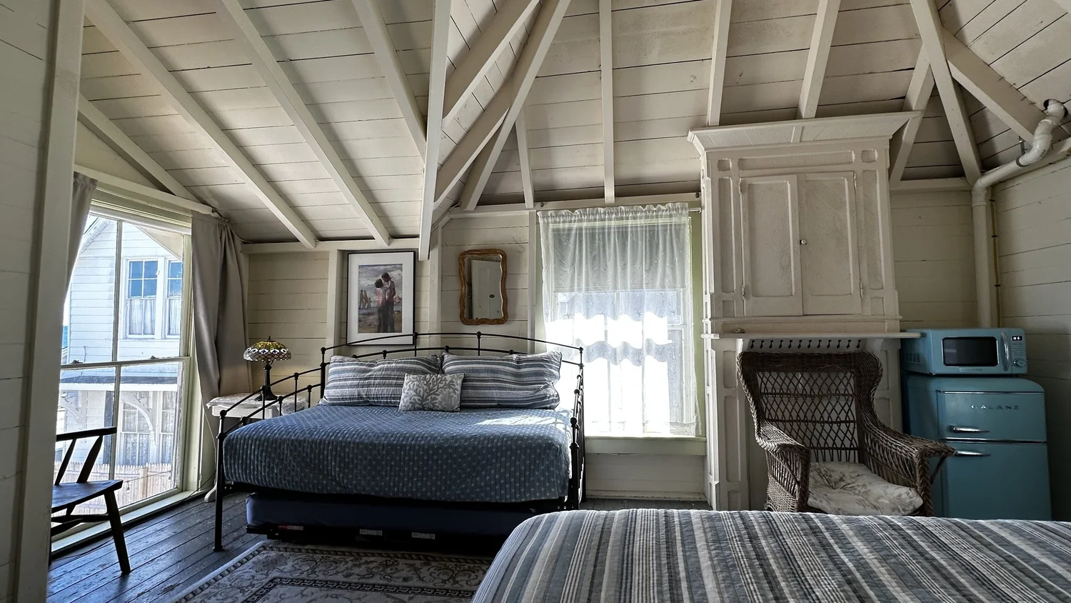 Rooms and Reservations — The Beach Front Inn of Martha's Vineyard