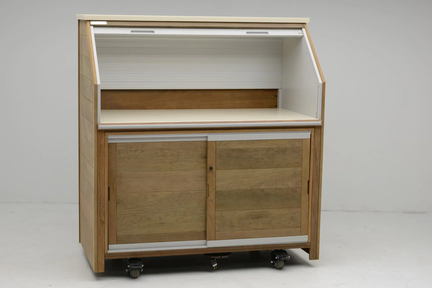 Medium Locking Wait Station / Podium | Vermont Islands