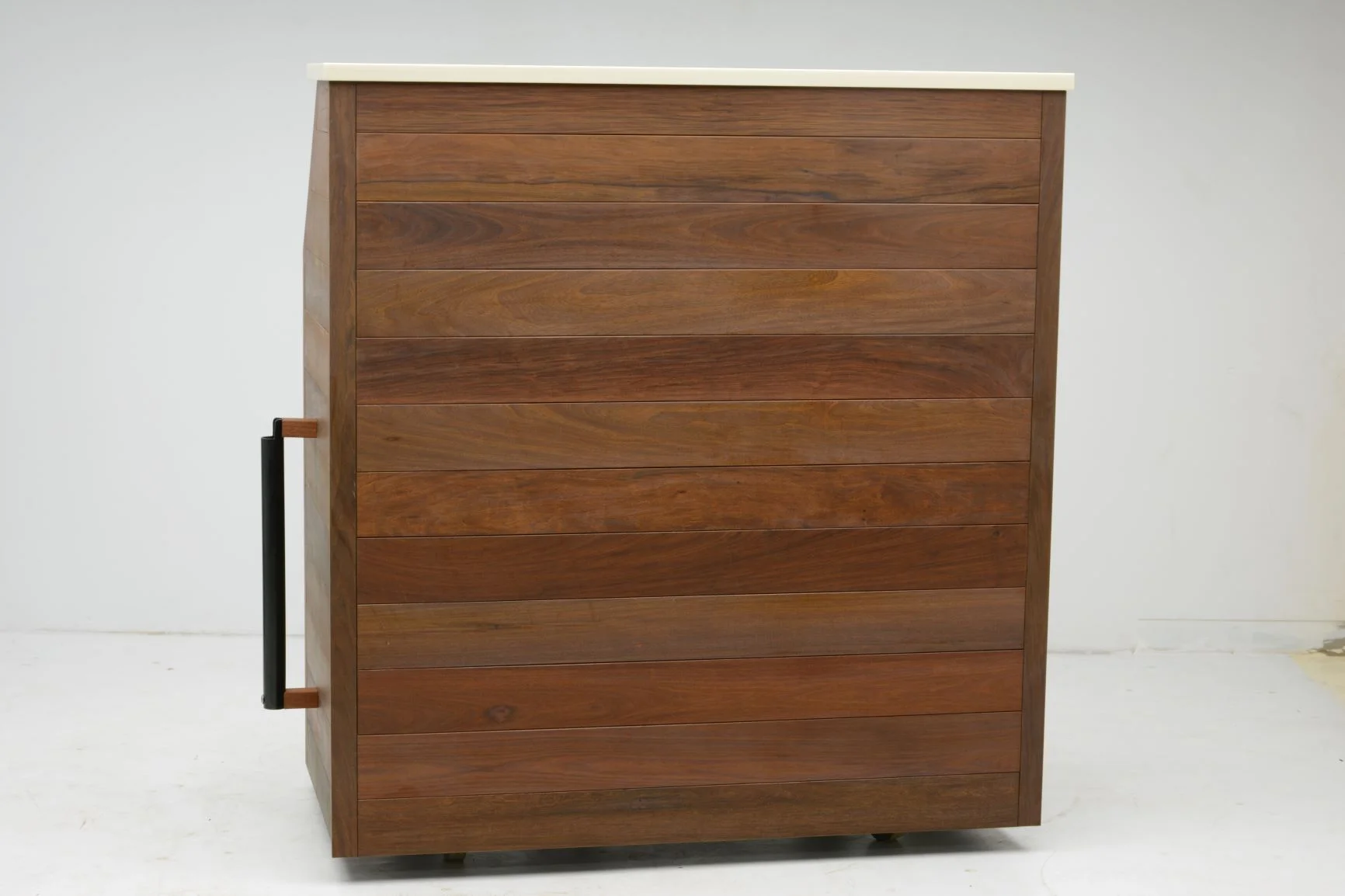 Medium Locking Wait Station / Podium | Vermont Islands