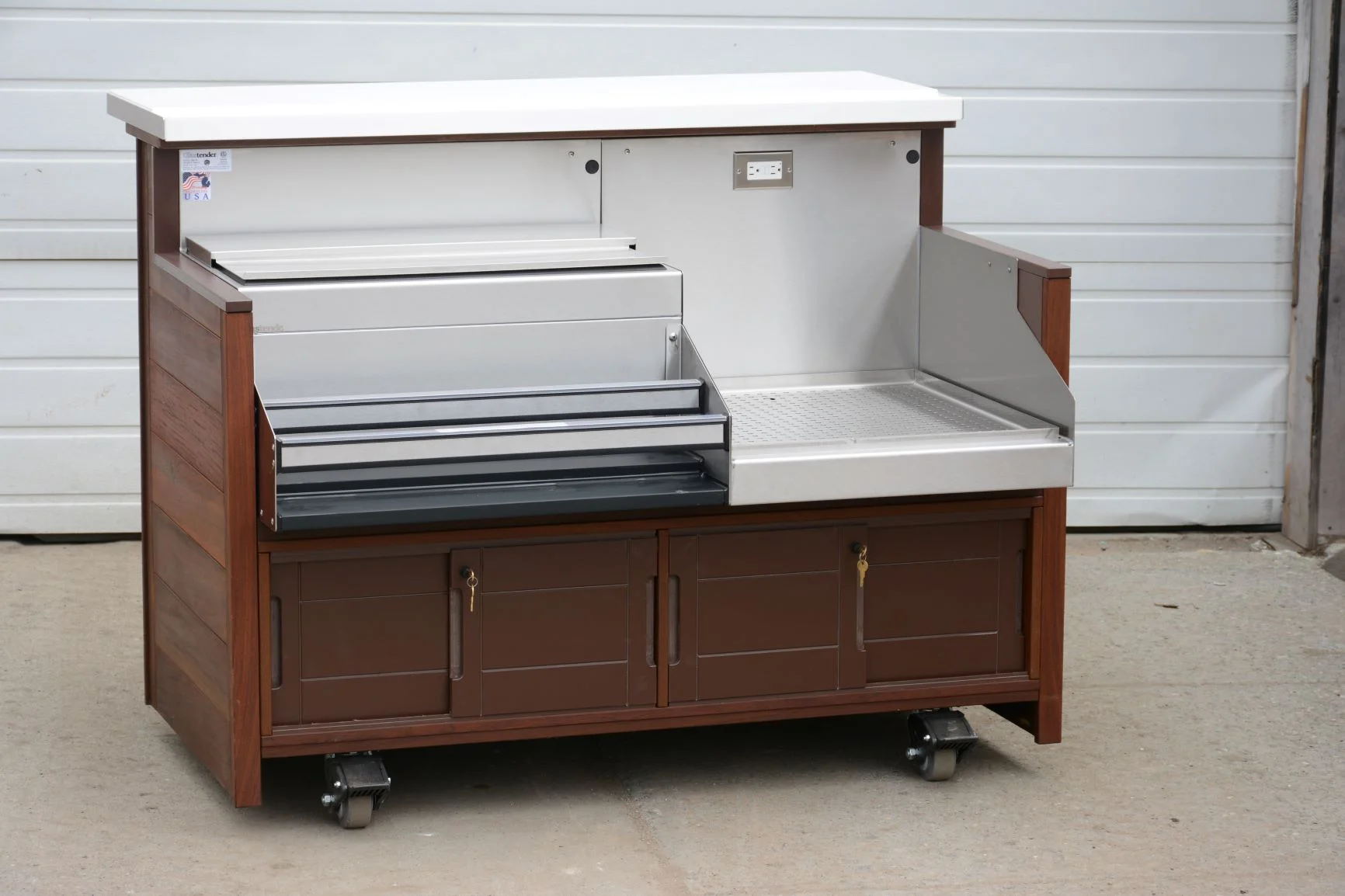 Outdoor Portable Bars on Wheels | Vermont Islands