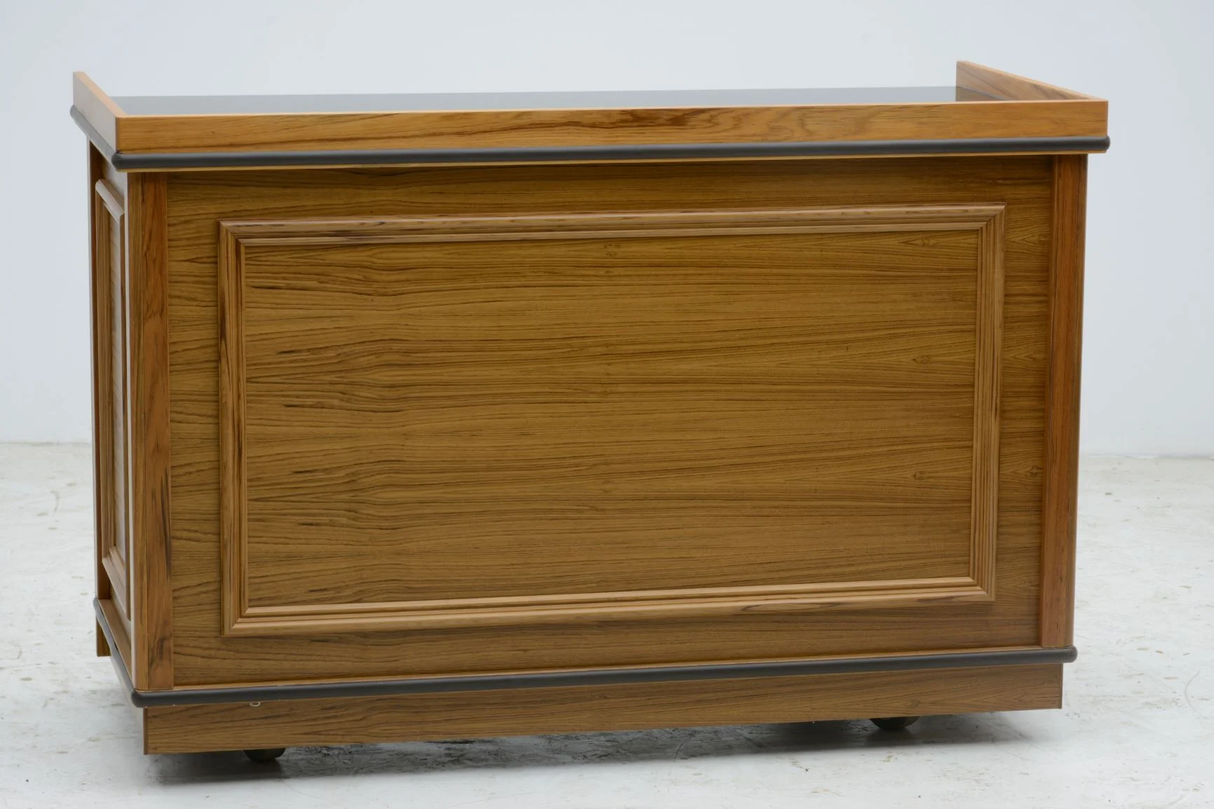 Portable Outdoor Wait Station | Vermont Islands