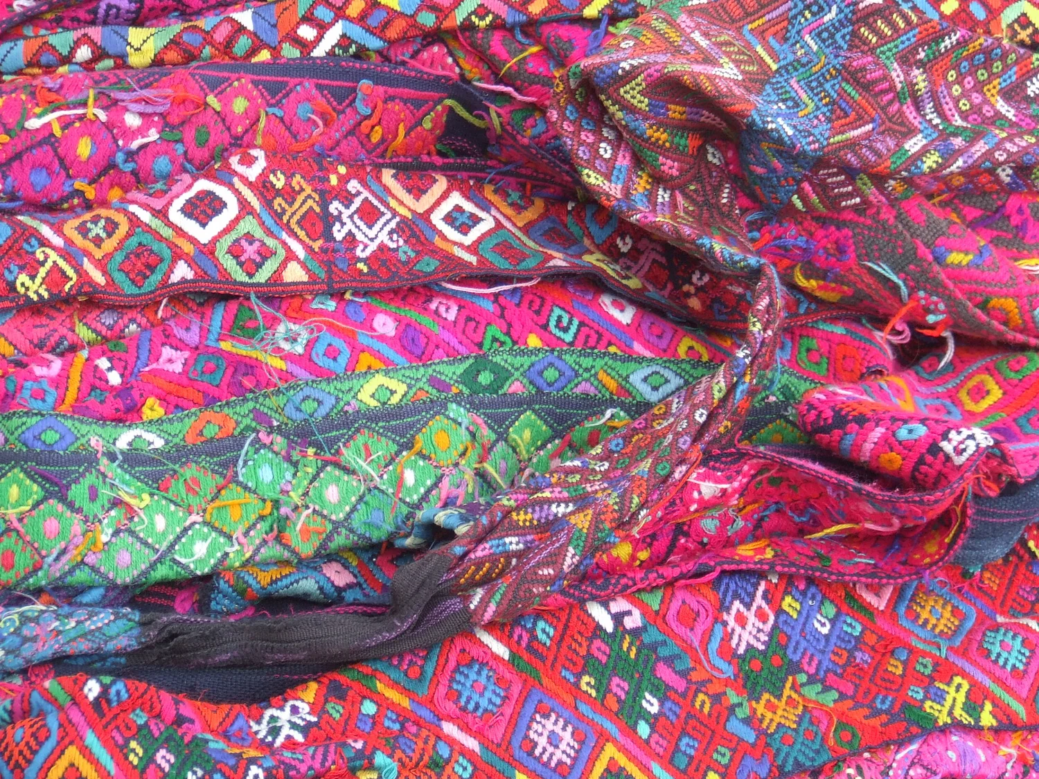 Las Manos Magicas Folk Art, Masks, Jewelry, and Tribal Textiles