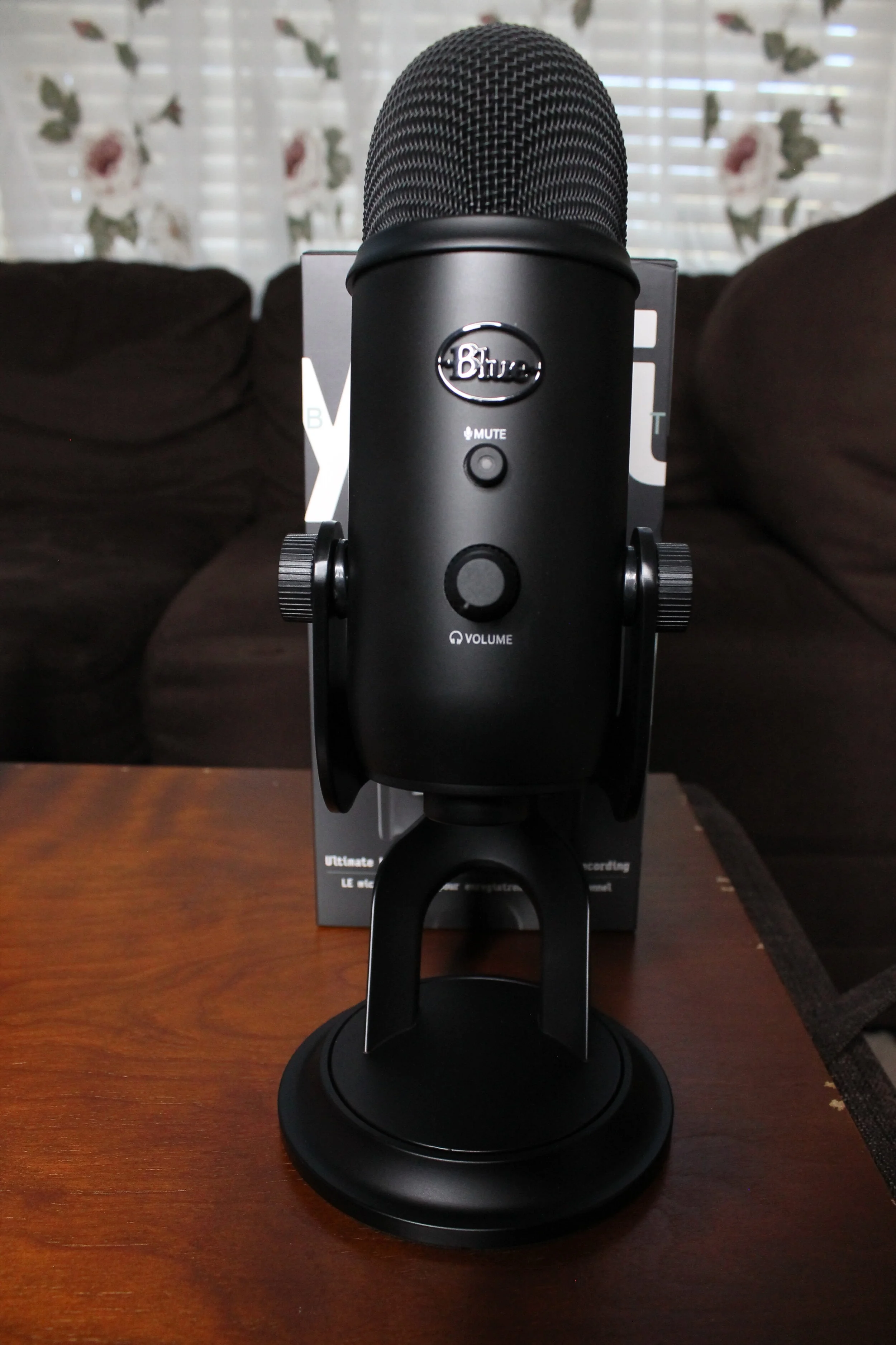 Blue Yeti vs HyperX QuadCast — Stream Tech Reviews by BadIntent