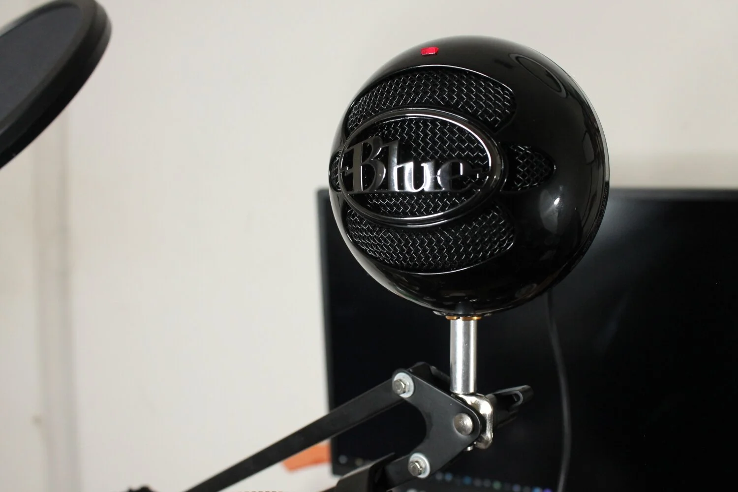 Blue Yeti vs Snowball vs Snowball iCE — Stream Tech Reviews by BadIntent
