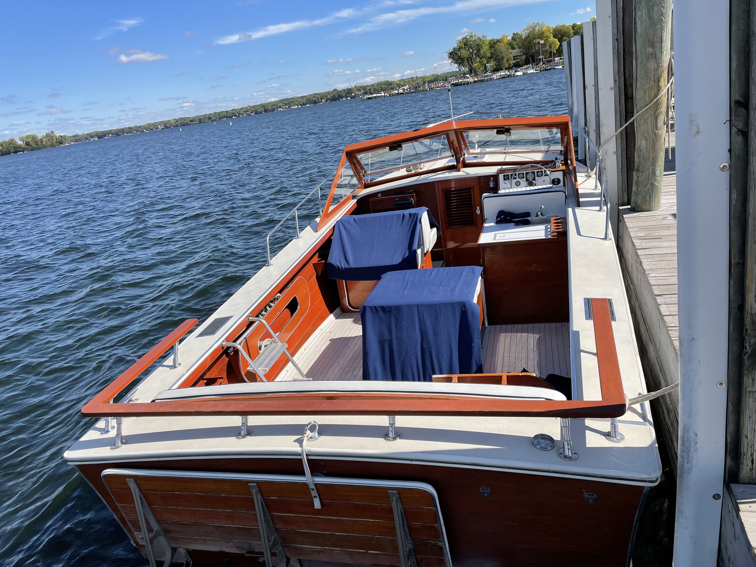 1982 Skiff Craft 26' Runabout Inboard — Tonka Bay Marina
