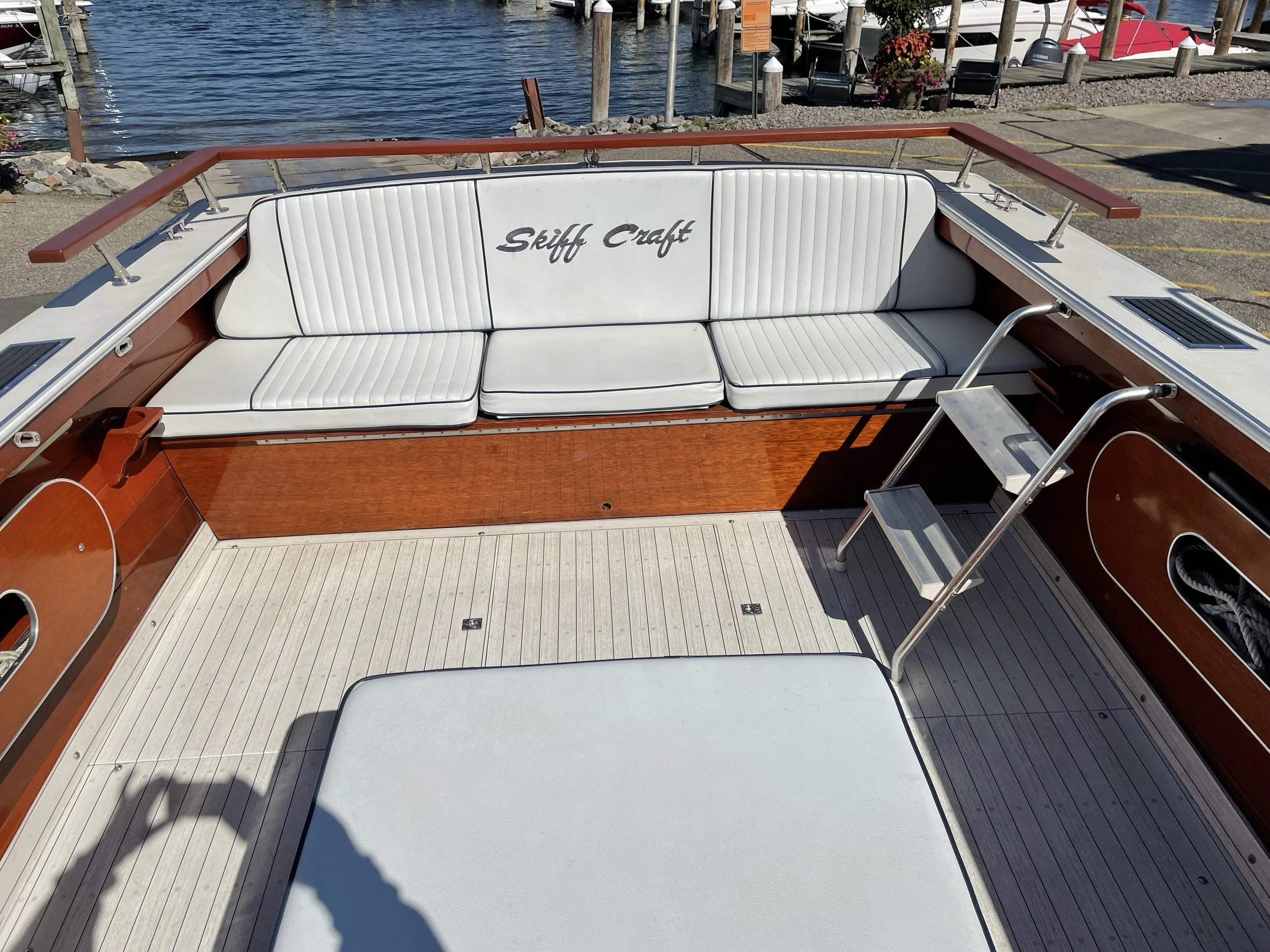 1982 Skiff Craft 26' Runabout Inboard — Tonka Bay Marina